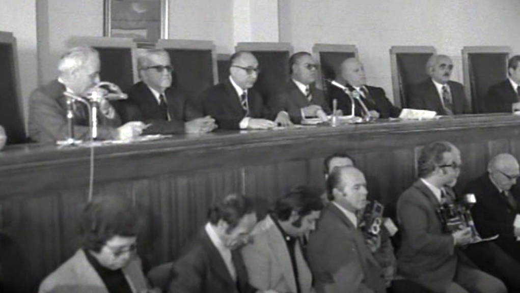 Αφιέρωμα του Αρχείου της ΕΡΤ στην 46η επέτειο του Πολυτεχνείου ...