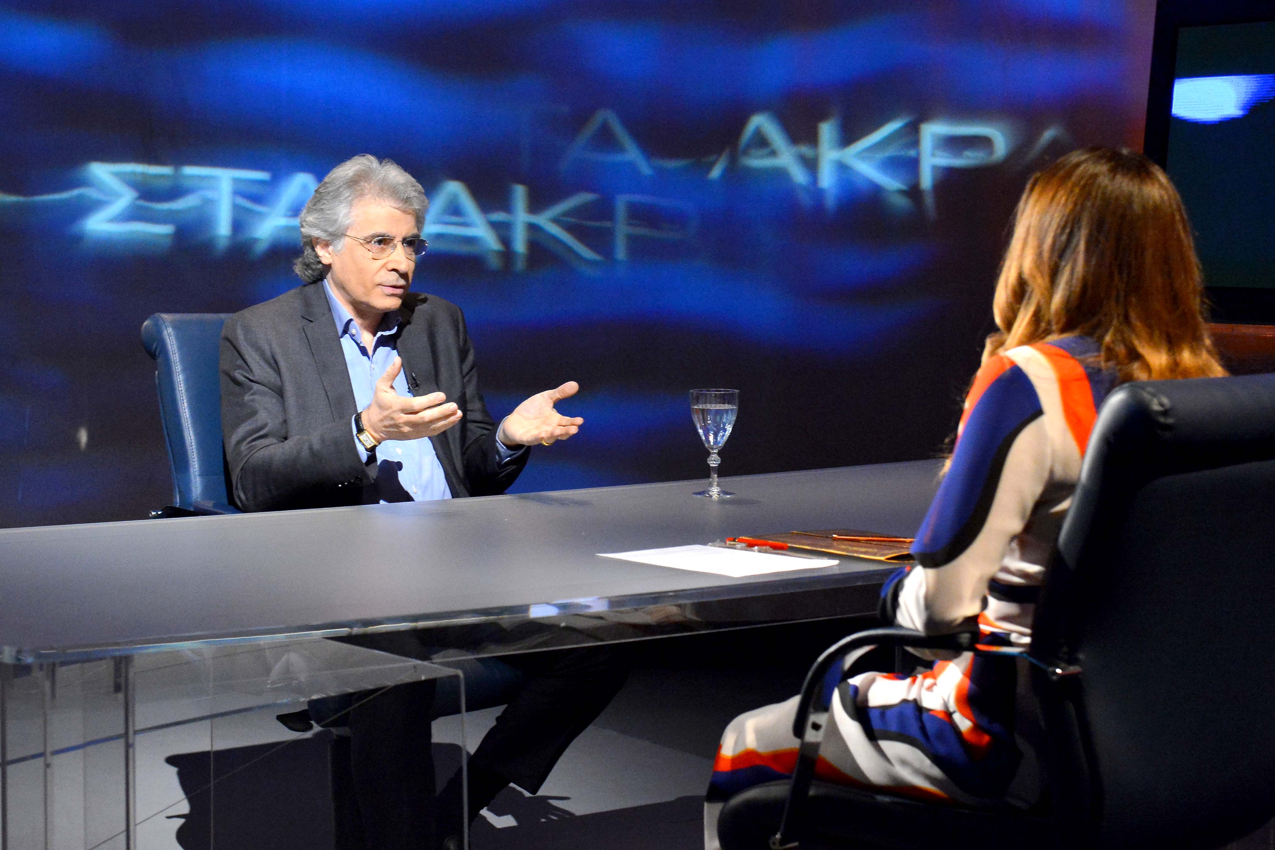 ΕΡΤ2 - Ο σκηνοθέτης και ηθοποιός Ανδρέας Μανωλικάκης «ΣΤΑ ΑΚΡΑ» με τη ...