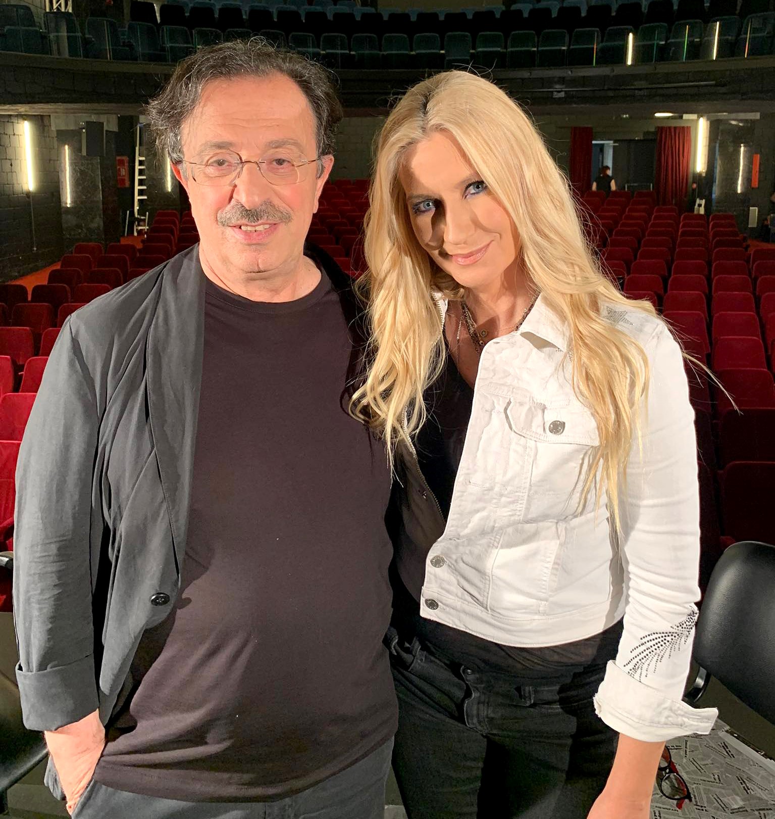 Ο σκηνοθέτης Θέμης Μουμουλίδης στο «Art Week» της ΕΡΤ2 με τη Λένα Αρώνη ...