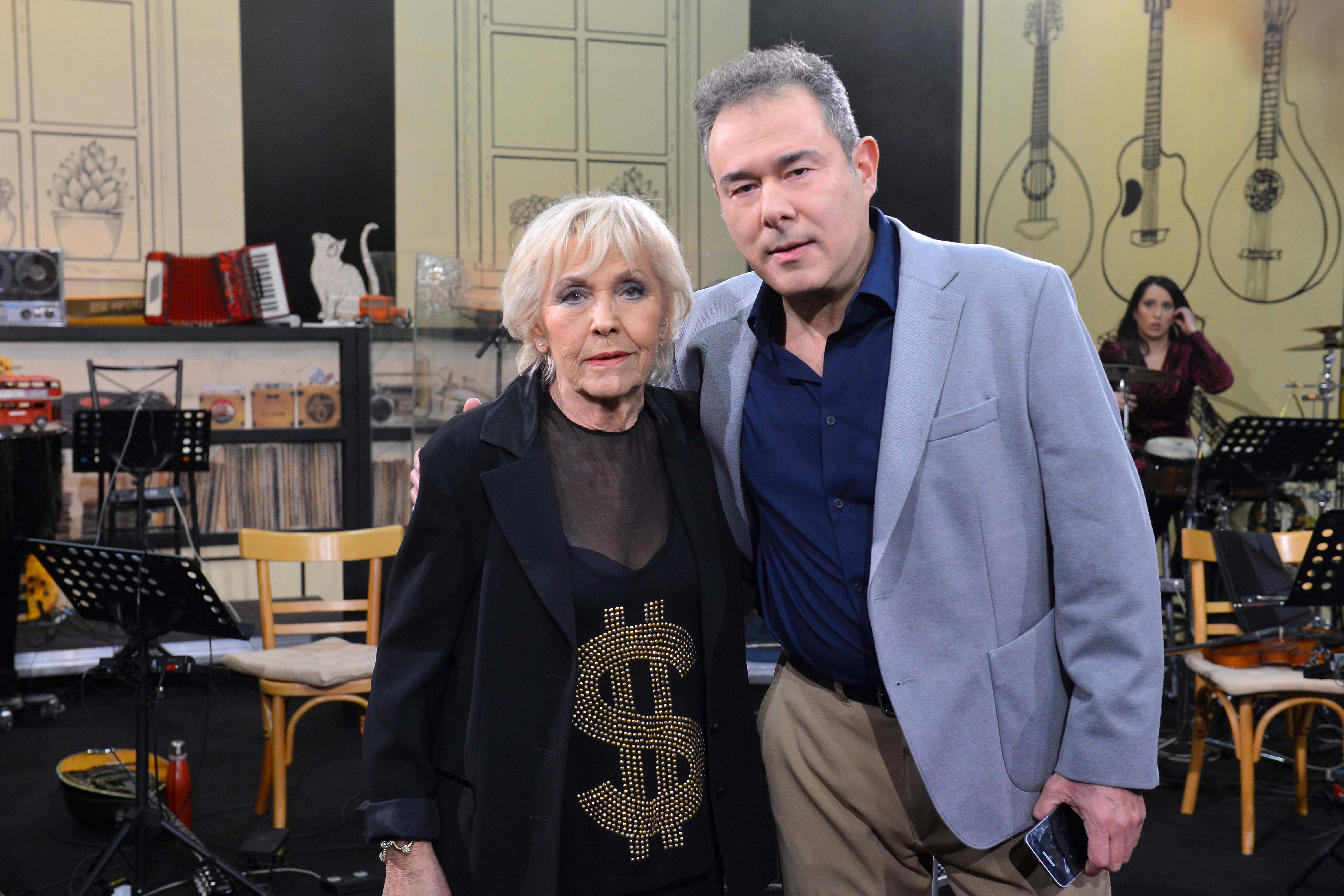 ΕΡΤ2: Η ΑΥΛΗ ΤΩΝ ΧΡΩΜΑΤΩΝ «Τα τραγούδια της Ομόνοιας» - Δείτε επτά ...
