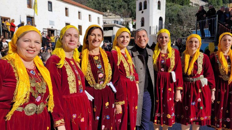 ΚΥΡΙΑΚΗ ΣΤΟ ΧΩΡΙΟ ΞΑΝΑ: Ταξίδι στην... Αγιά Πάργας - ΕΡΤ3 - ΤΟ ΠΑΡΟΝ ΤΟ ...