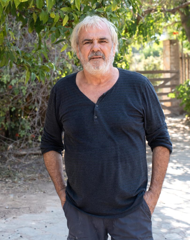 ΕΡΗΜΗ ΧΩΡΑ: Τα τελευταία τέσσερα επεισόδια αποκλειστικά στο ERTFLIX ...