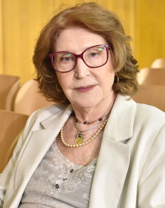 ΕΡΗΜΗ ΧΩΡΑ - Β' ΚΥΚΛΟΣ: Πρεμιέρα αποκλειστικά στο ERTFLIX | Παρασκευή ...