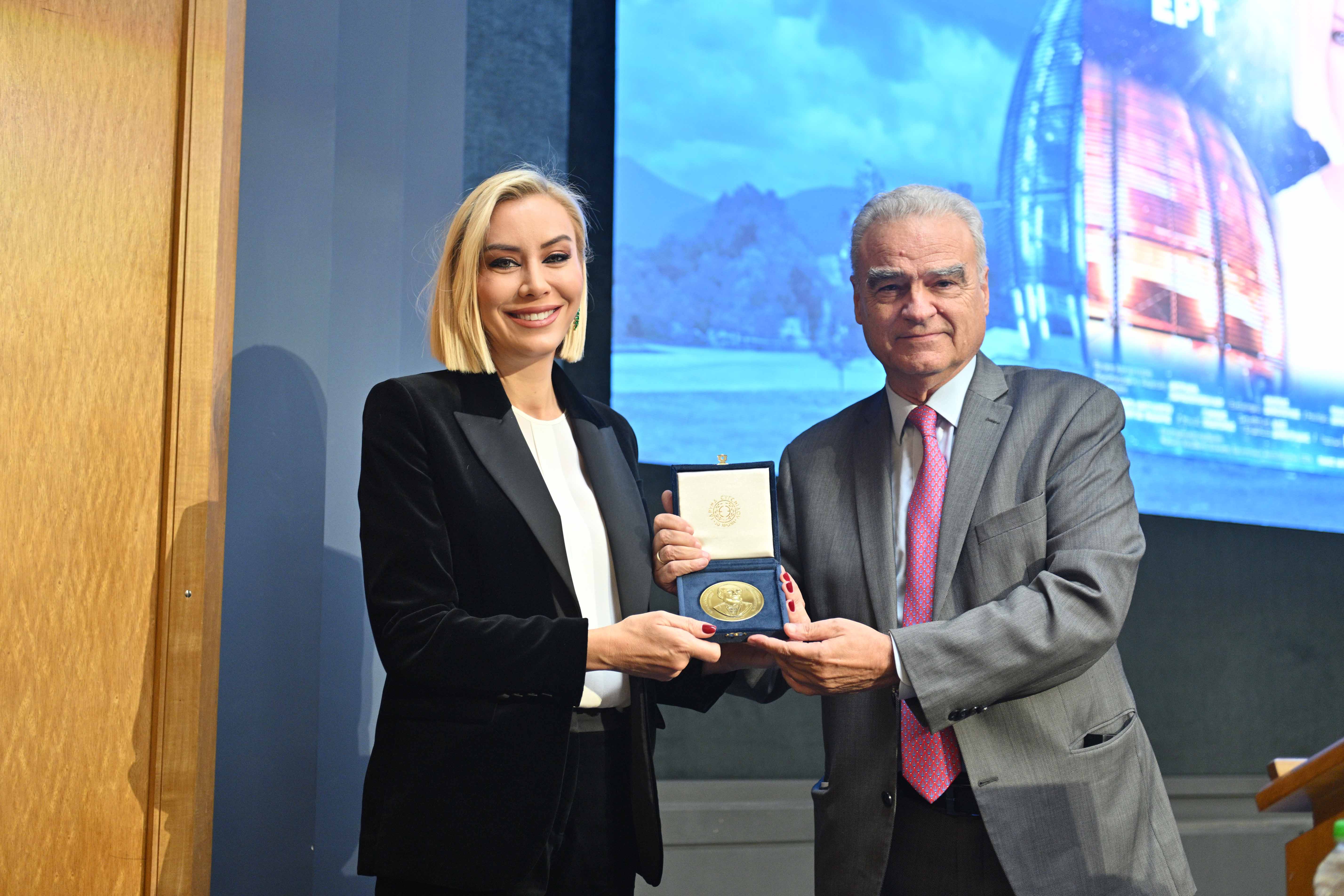 «CERN 70 χρόνια - Το ελληνικό αποτύπωμα»: Το επετειακό ντοκιμαντέρ της ...
