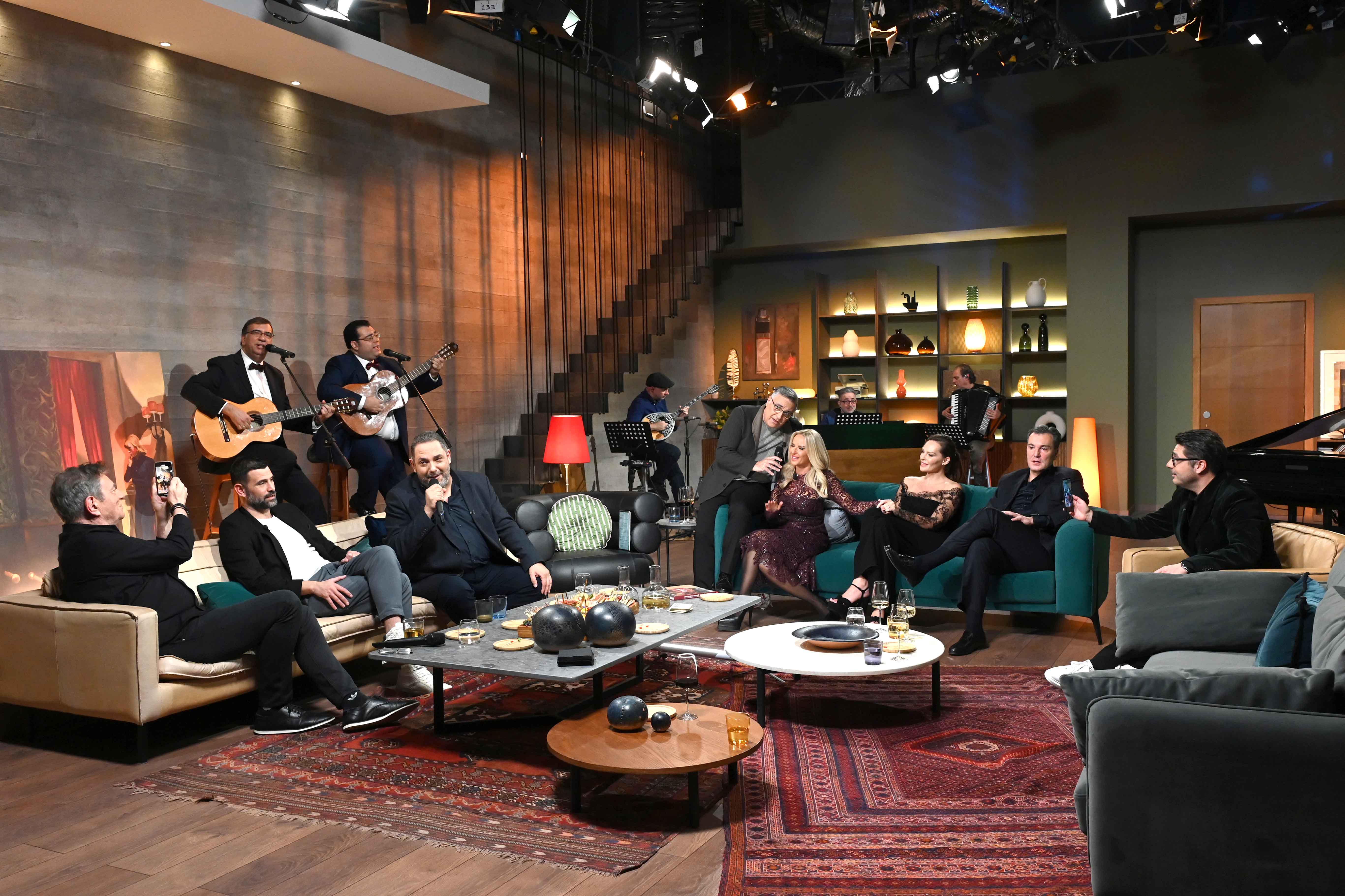 ΕΡΤ1: #Παρέα με τον Γιώργο Κουβαρά - Καλεσμένοι ο Τάσος Ιορδανίδης ...
